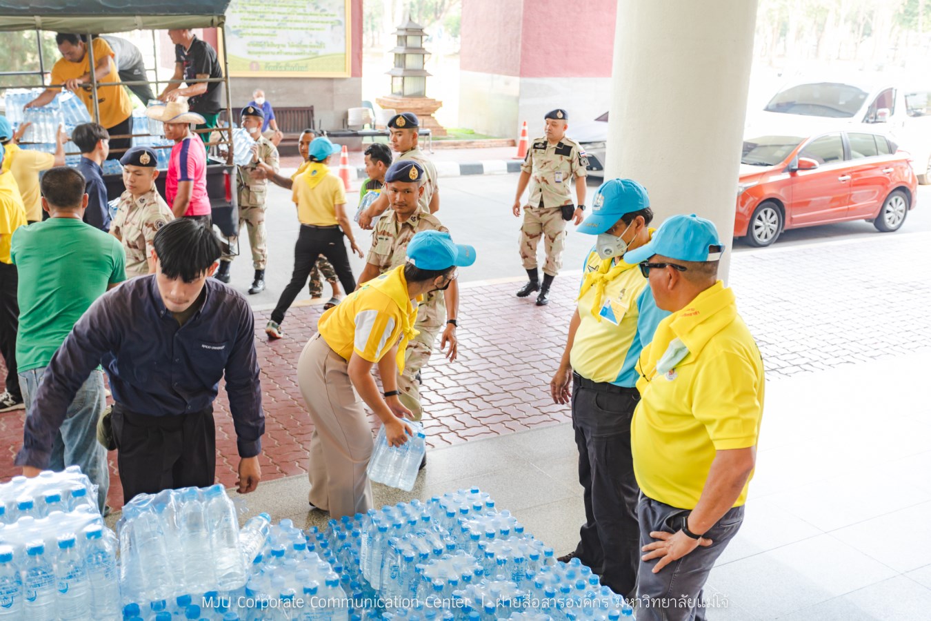 มหาวิทยาลัยแม่โจ้ร่วมมอบสิ่งของและส่งกำลังใจให้แก่จิตอาสาดับไฟป่า ...